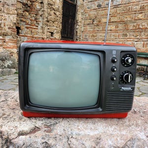 Panasonic 70s Space Age TV in Rich Red Color, Vintage Panasonic TR-602S ...