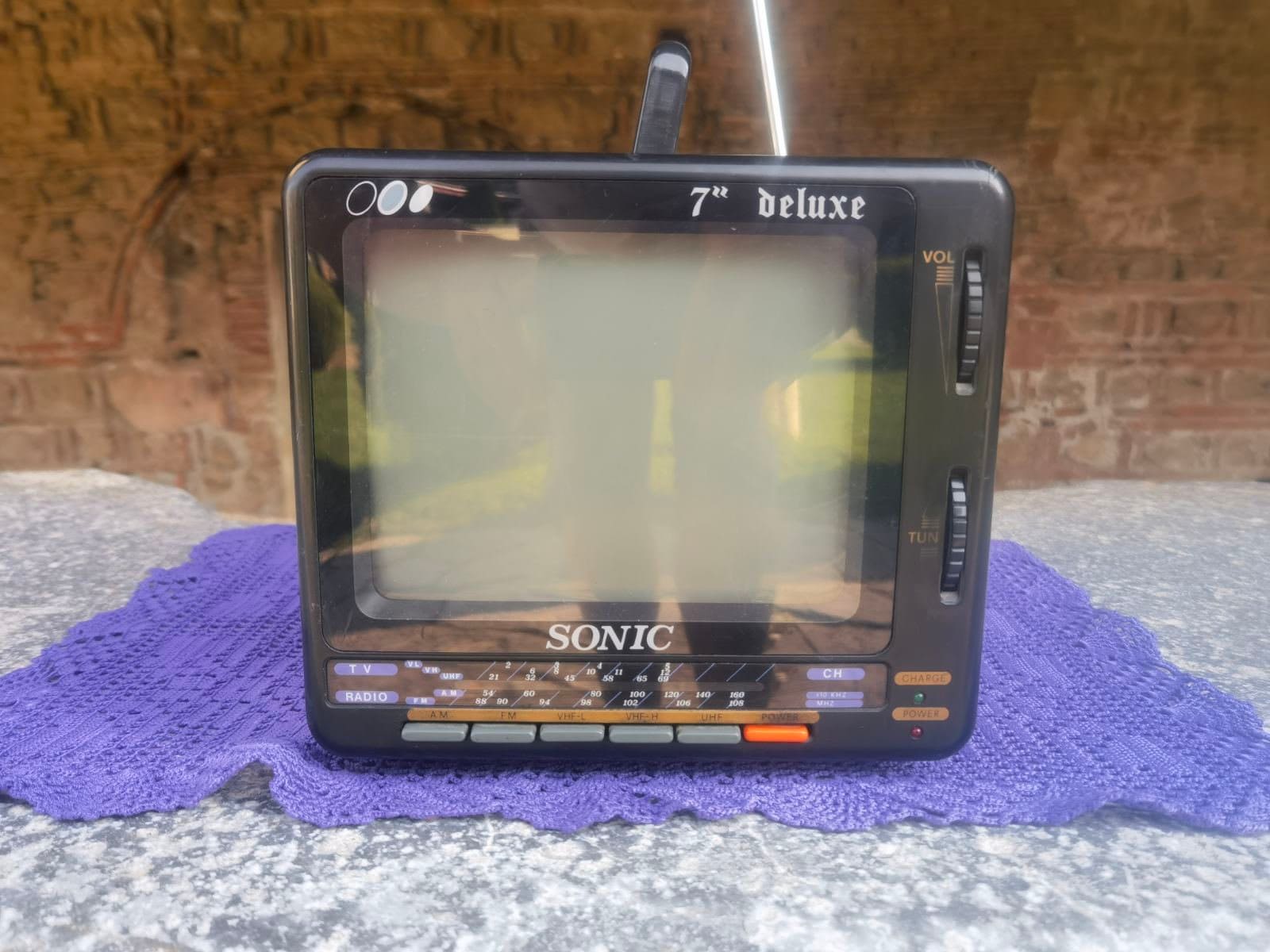 Sonic De Luxe Portable TV, Vintage Mini Portable Television and Radio ...