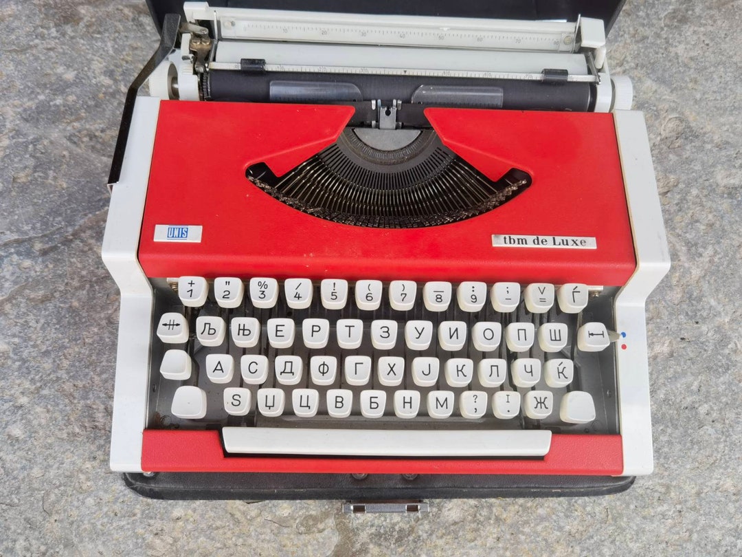 Vintage Red Portable Typewriter, Manual 1980's Typewriter Unis TBM De ...