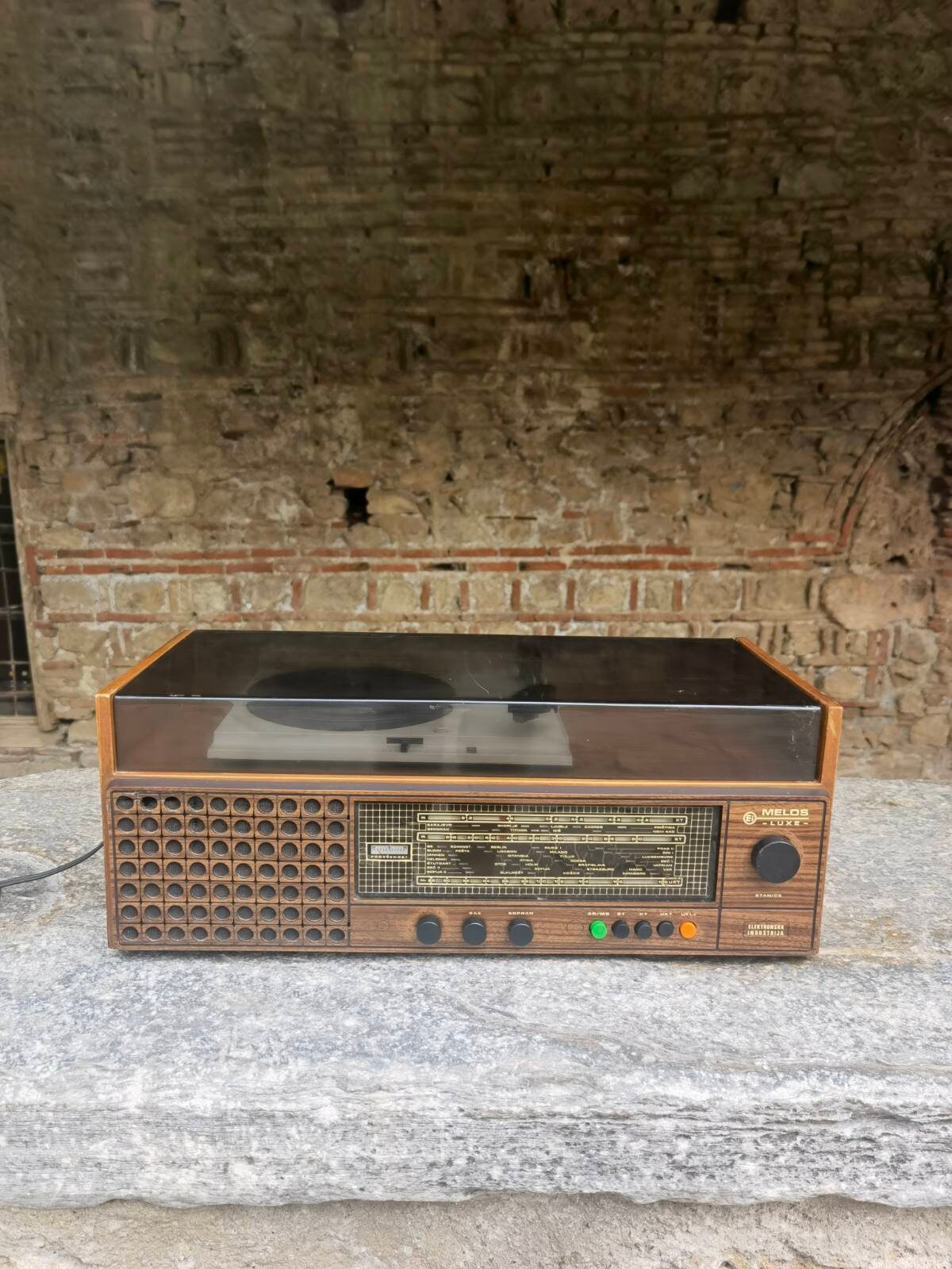 Melos Luxe Vintage 1970's Radio and Record Player, Wooden Retro Radio ...