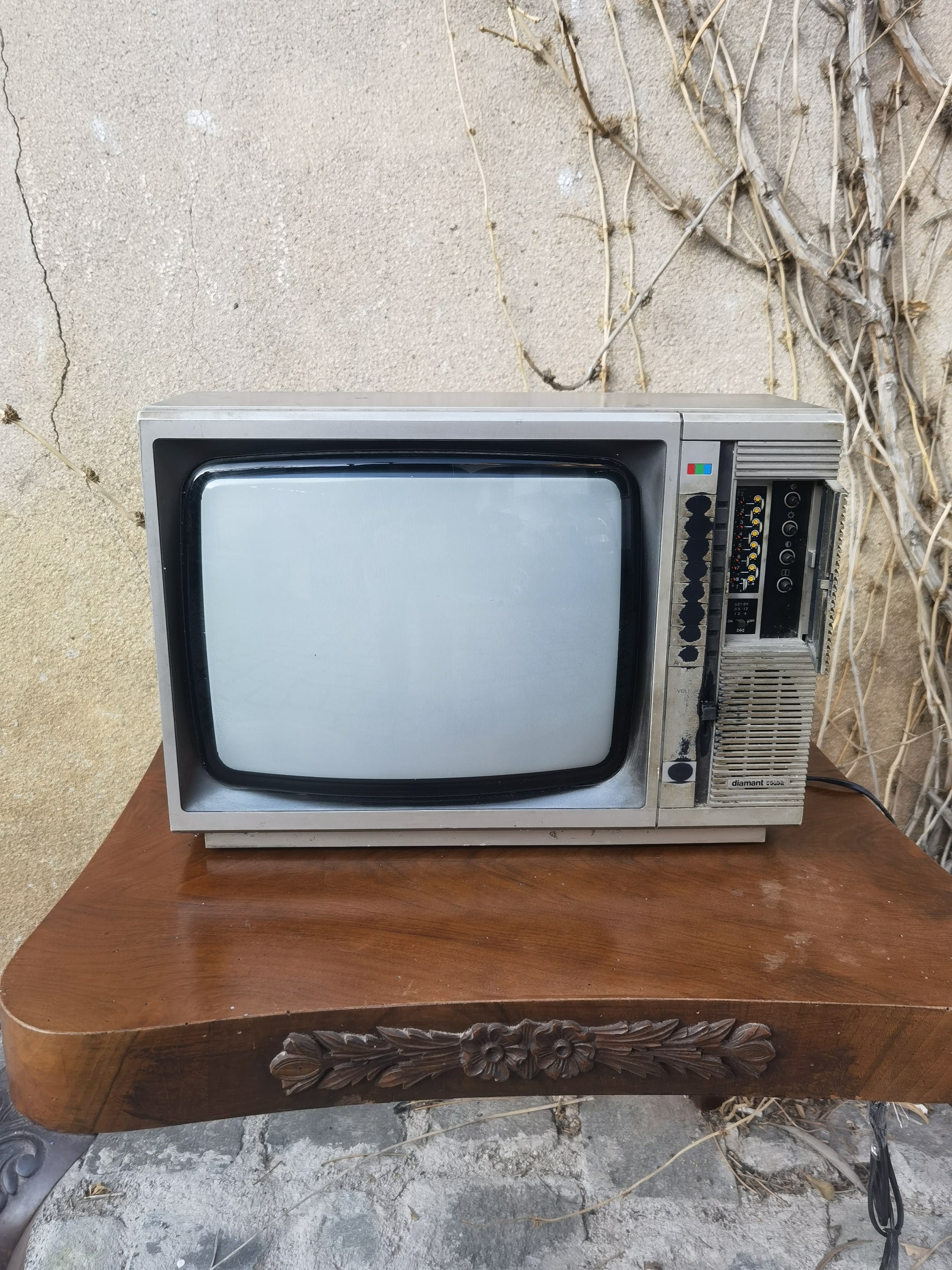 Diamant 148S Vintage Color TV, CRT Made in Switzerland Color Televivion ...