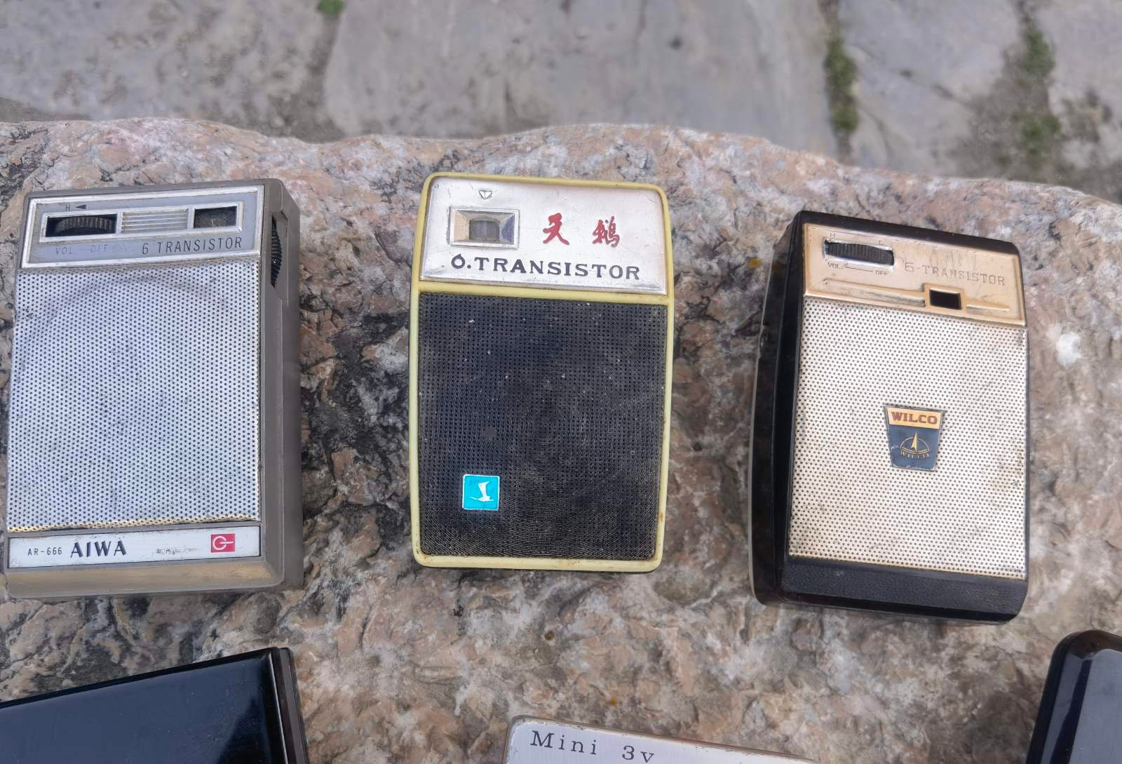 Lot of 4 Radio Transistors, 2 Radios, 1 Portable CD Player, 1 DVD ...