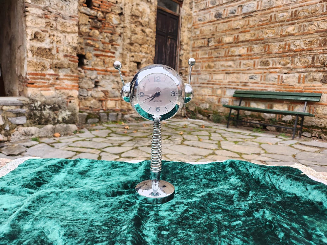 Spaceman Spiral String Clock, Vintage Space Age Table Top Clock - Etsy