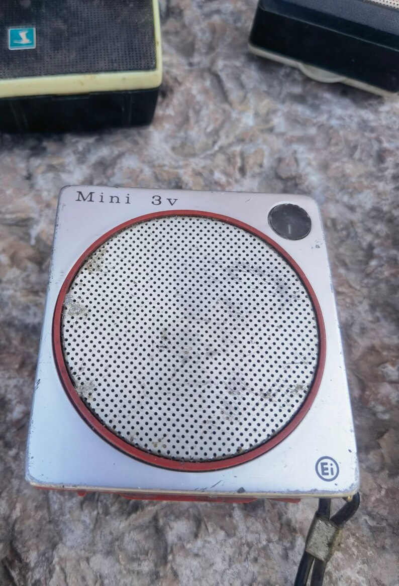 Lot of 4 Radio Transistors, 2 Radios, 1 Portable CD Player, 1 DVD ...