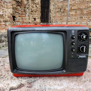 Panasonic 70s Space Age TV in Rich Red Color, Vintage Panasonic TR-602S ...