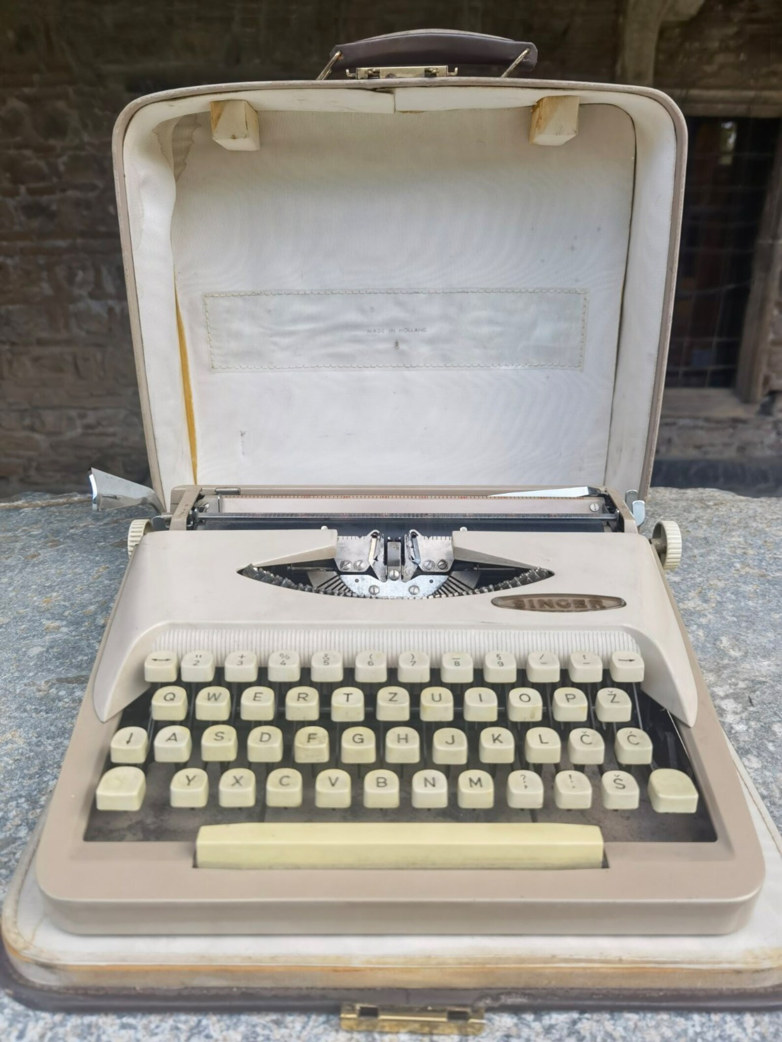 Singer Vintage Typewriter, 1960's Manual Typewriter Made in Holland - Etsy