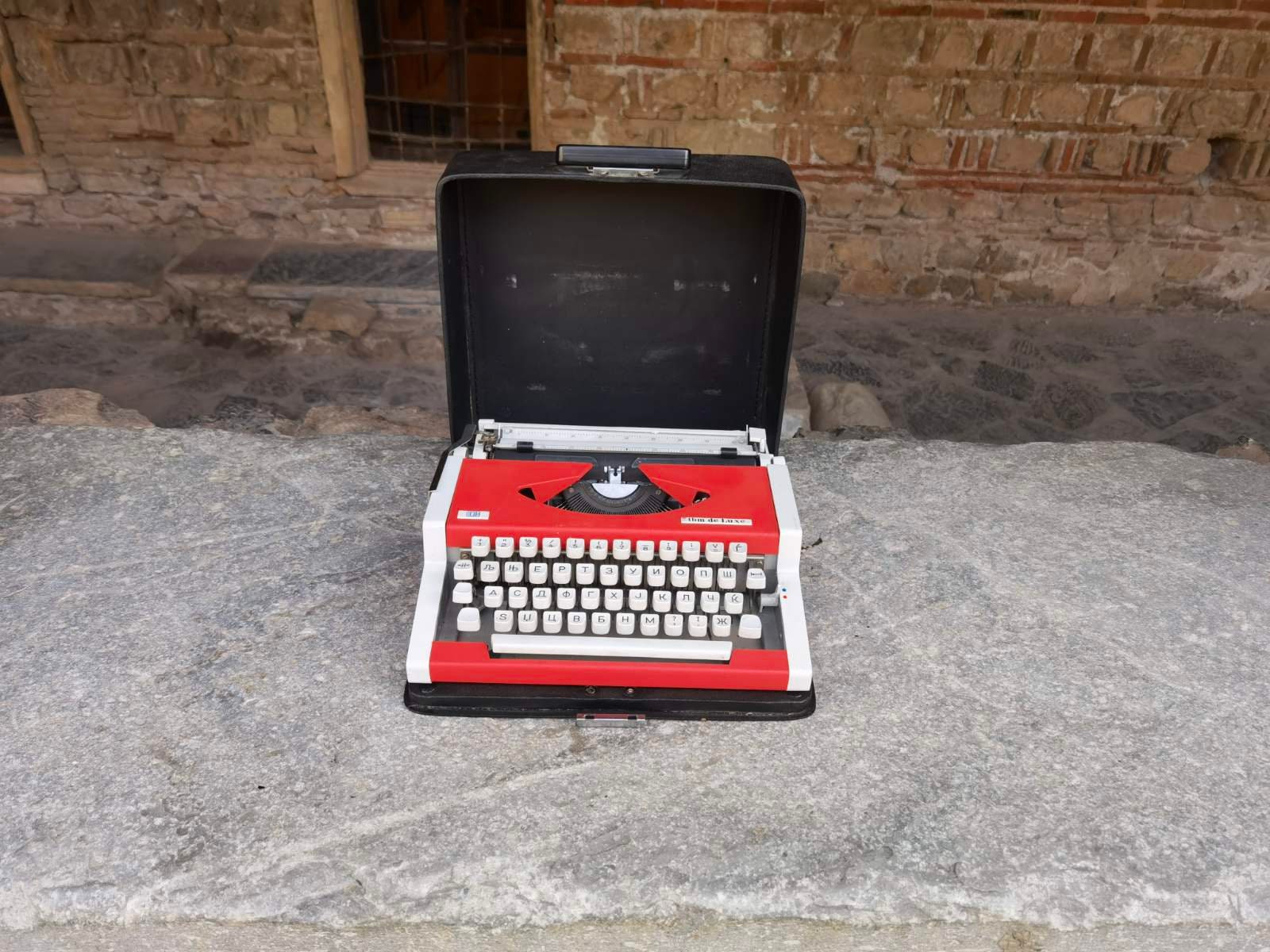 Vintage Red Portable Typewriter, Manual 1980's Typewriter Unis TBM De ...