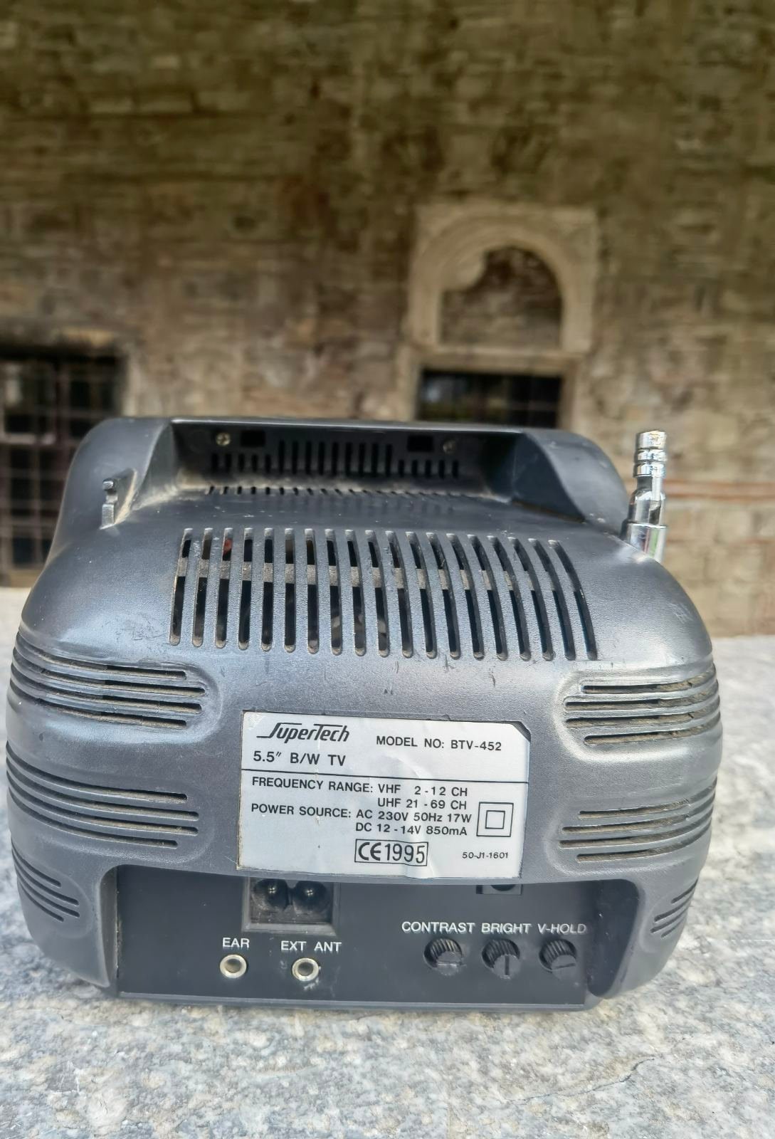 Supertech Model BTV 452 Vintage Mini TV, Portable Retro Black and White ...