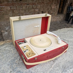 Vintage Record Player Solo, Retro Red Record Player Made in Germany - Etsy