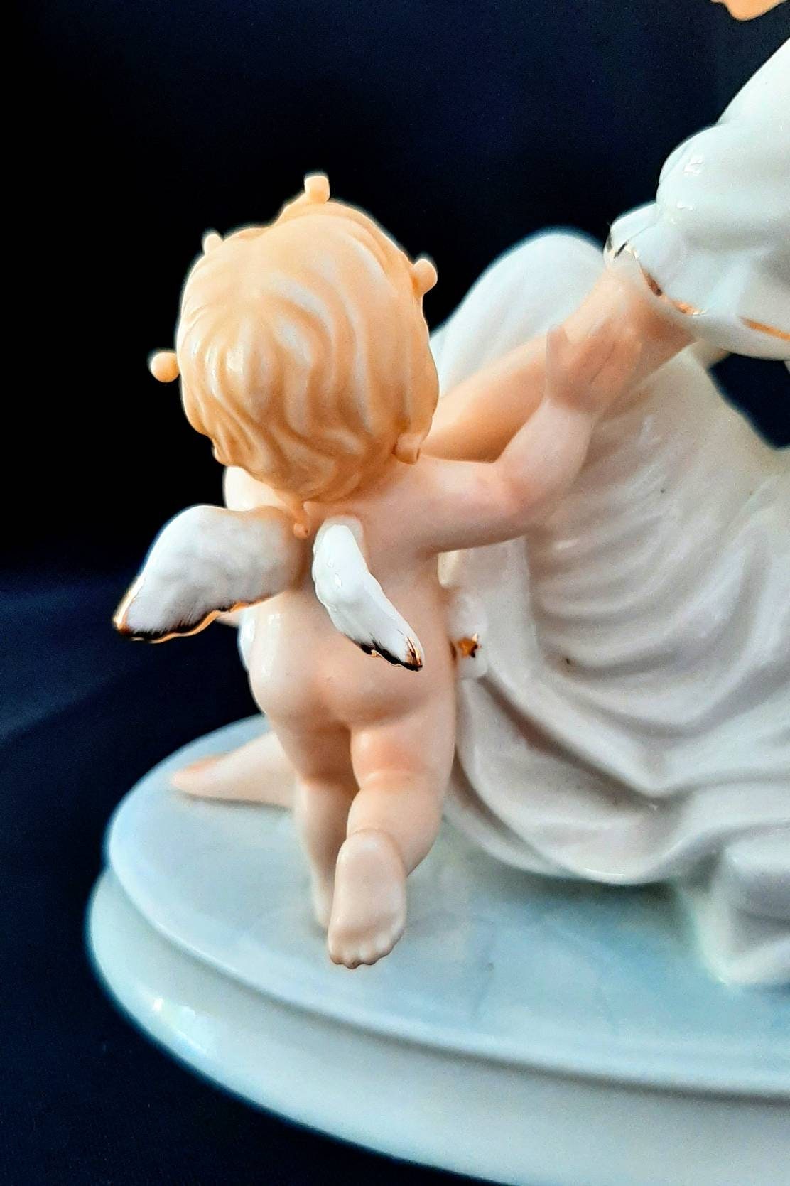 O'Well white fine porcelain Angel figurine with baby - Etsy.de