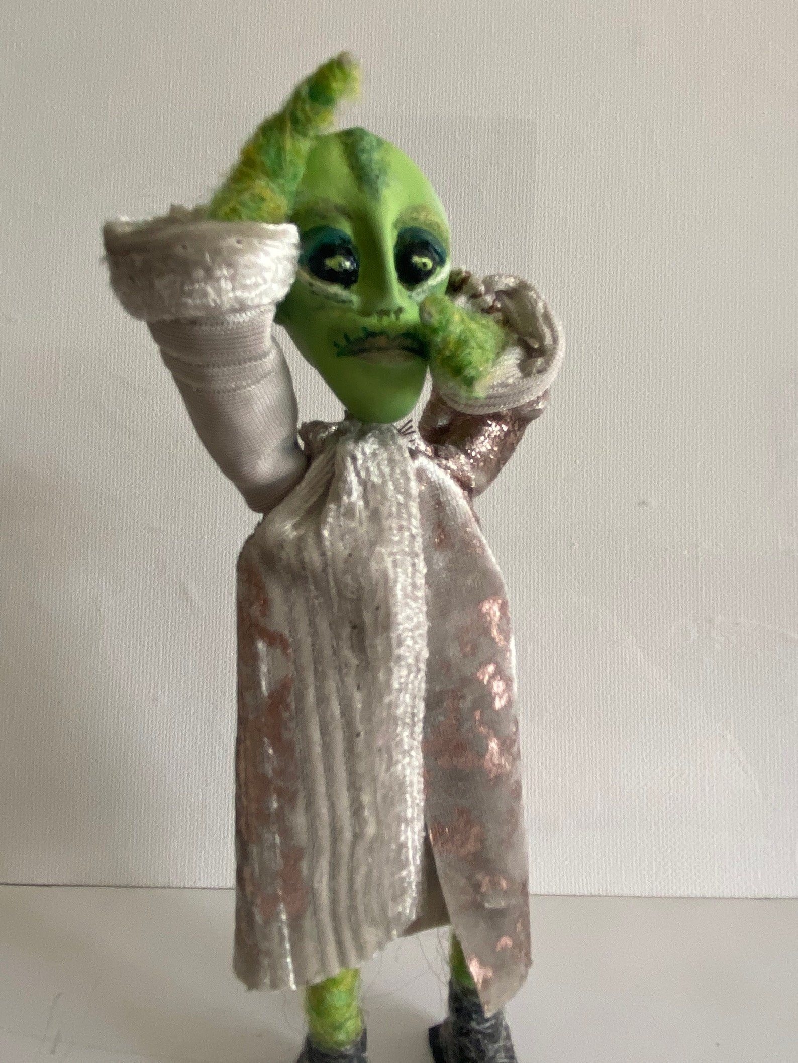 Green Alien with gold robe and grey shoes posable small Alien | Etsy