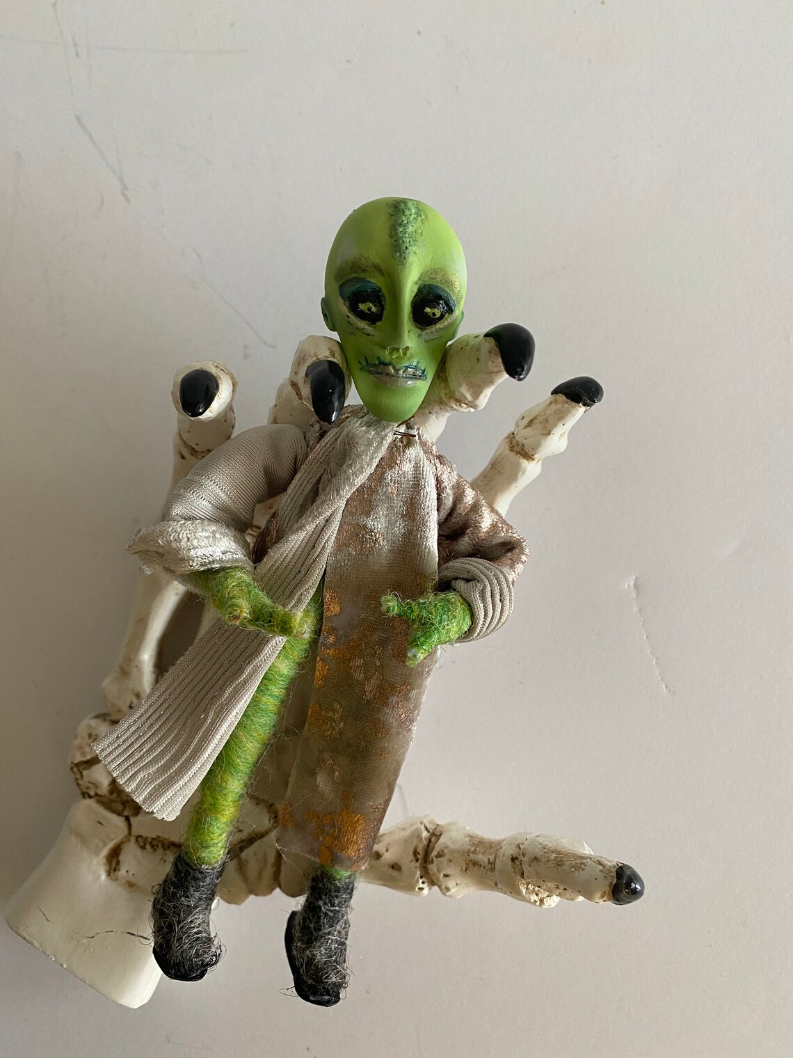 Green Alien with gold robe and grey shoes posable small Alien | Etsy