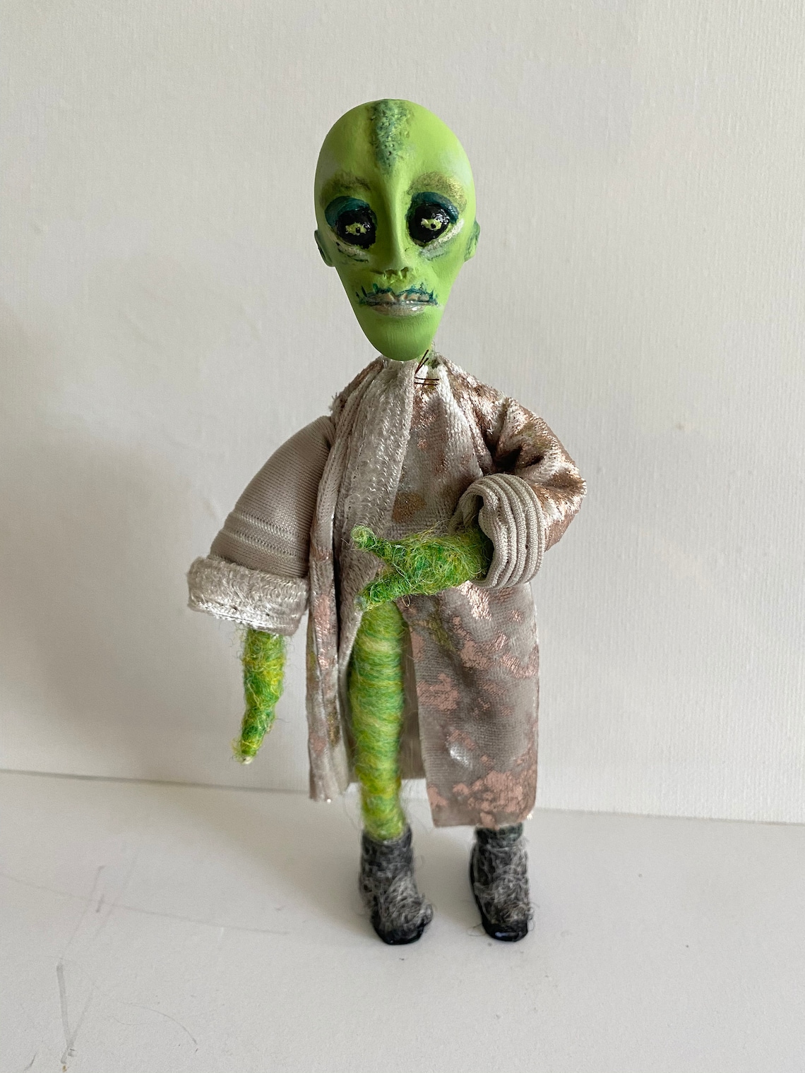Green Alien with gold robe and grey shoes posable small Alien | Etsy