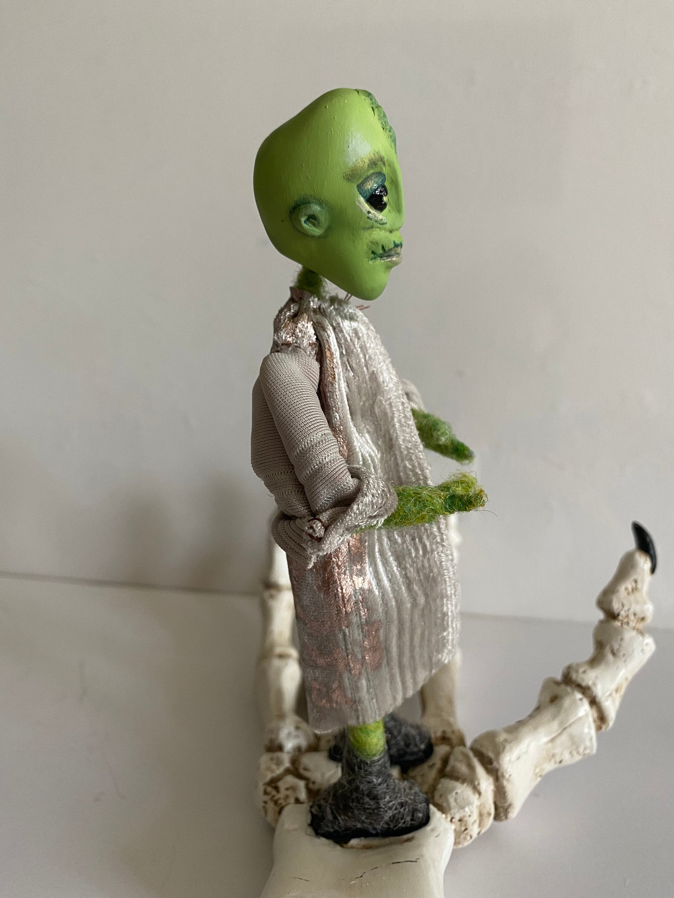 Green Alien with gold robe and grey shoes posable small Alien | Etsy