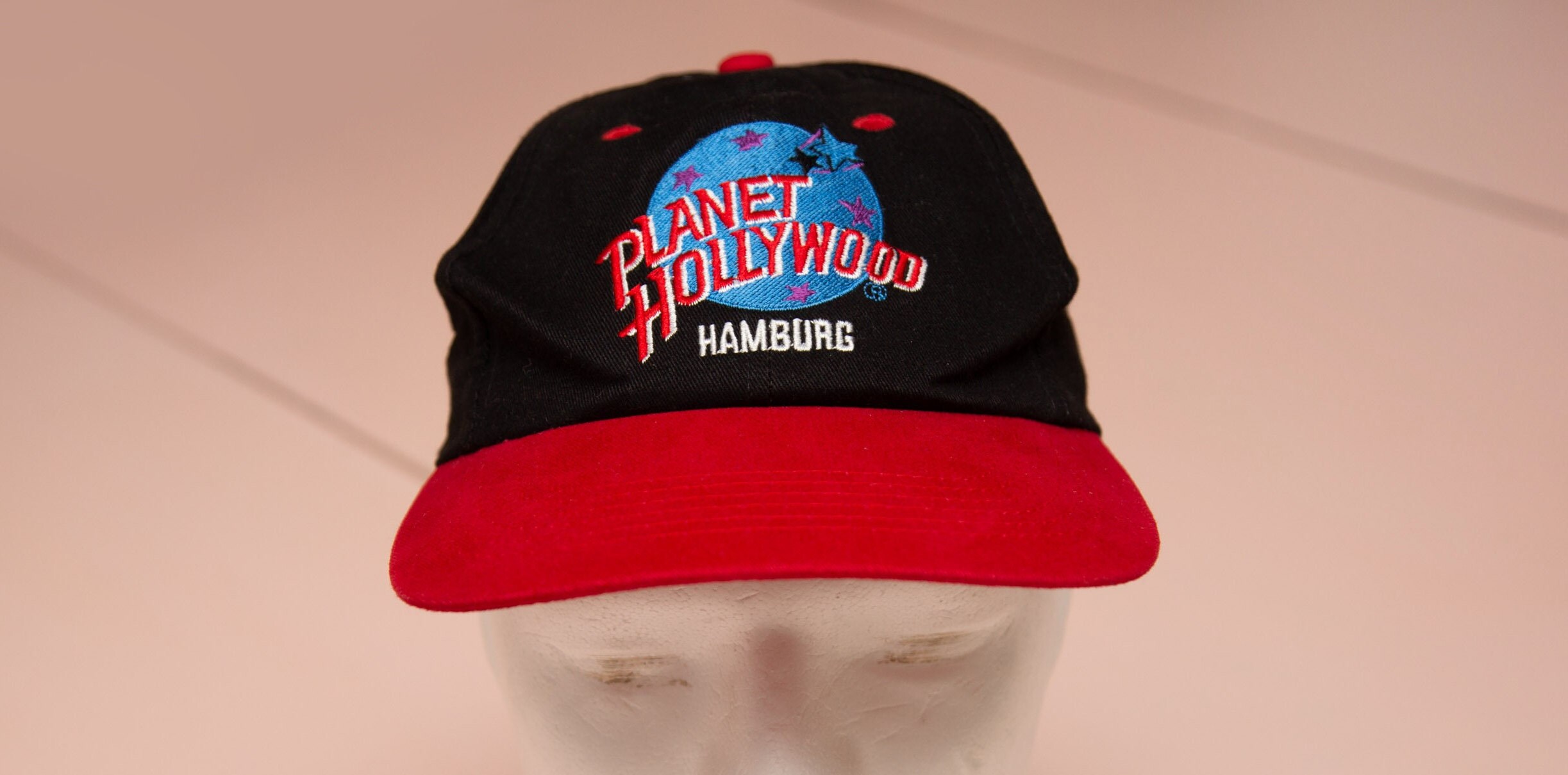Vtg 90's PLANET HOLLYWOOD Hamburg 1995 Black-red Cap, Made Vtg 90's PLANET HOLLYWOOD Hamburg 1995 Black-red Cap, Made