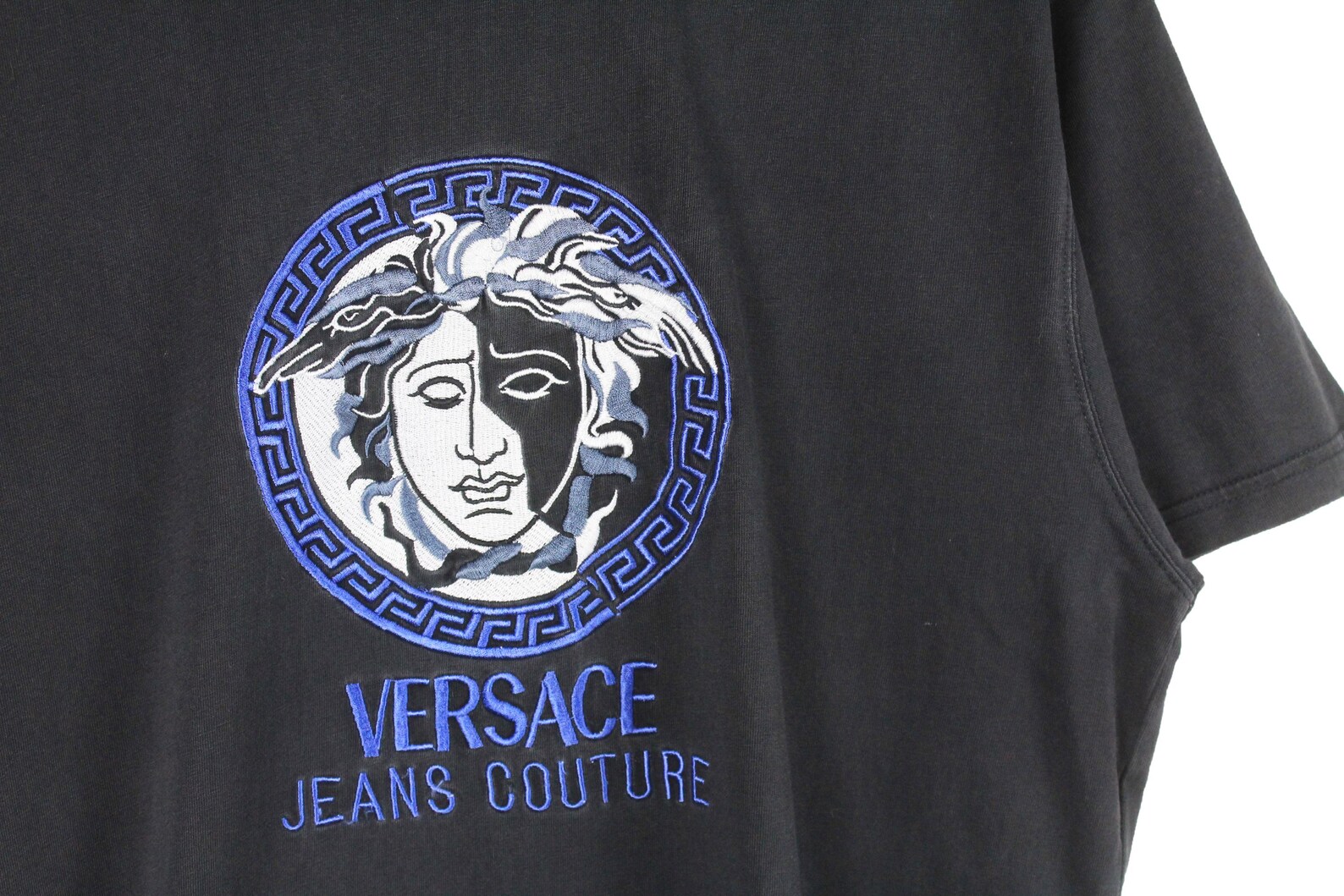 Vintage VERSACE Jeans Couture T-shirt Cotton Black Big Embroidery Logo ...