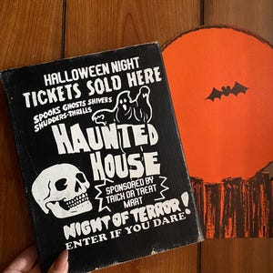 Retro Haunted House Sign - Halloween Wall Decor - Etsy