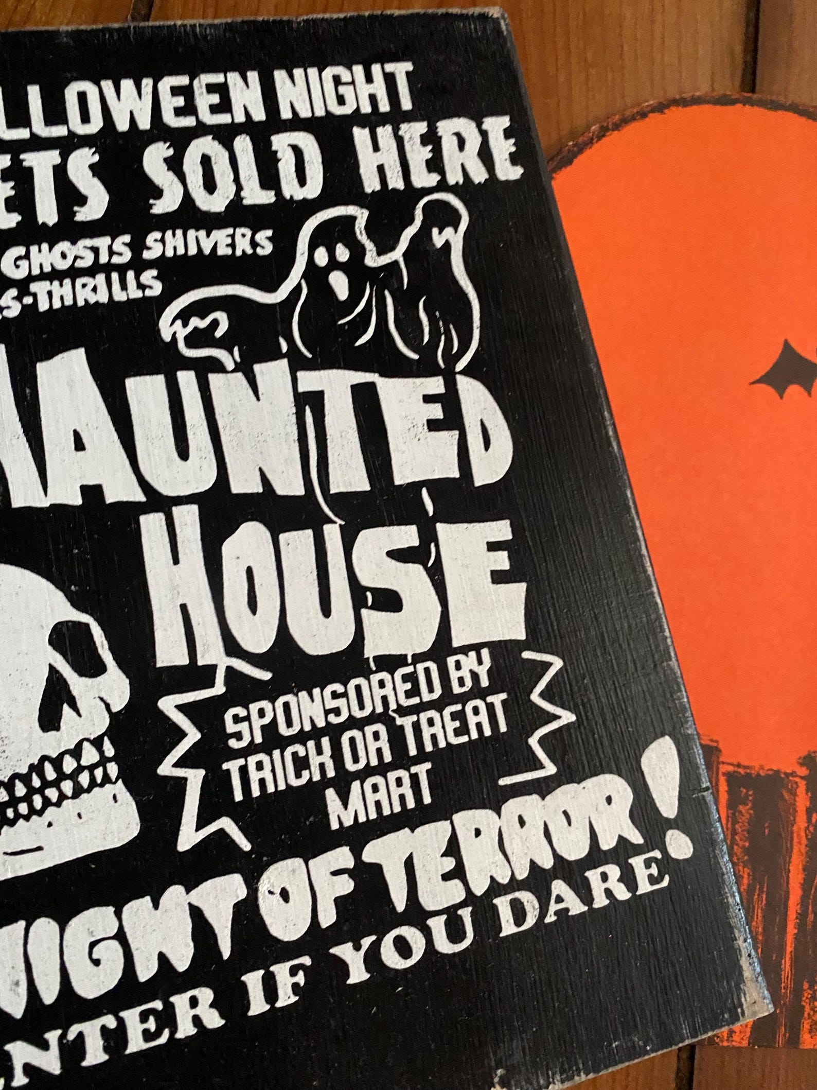 Retro Haunted House Sign - Halloween Wall Decor - Etsy