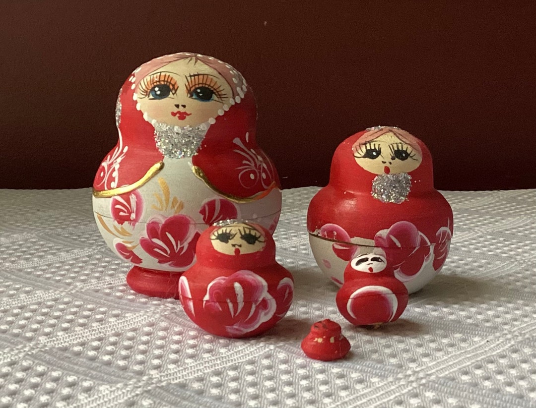 Vintage Russian Nesting Doll, 5-piece Set, Red & White, 3” Tall - Etsy