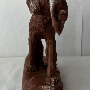 Vintage Red Mill Pecan Resin Hunting Dog With Bird Figurine, 1992, 8 L ...