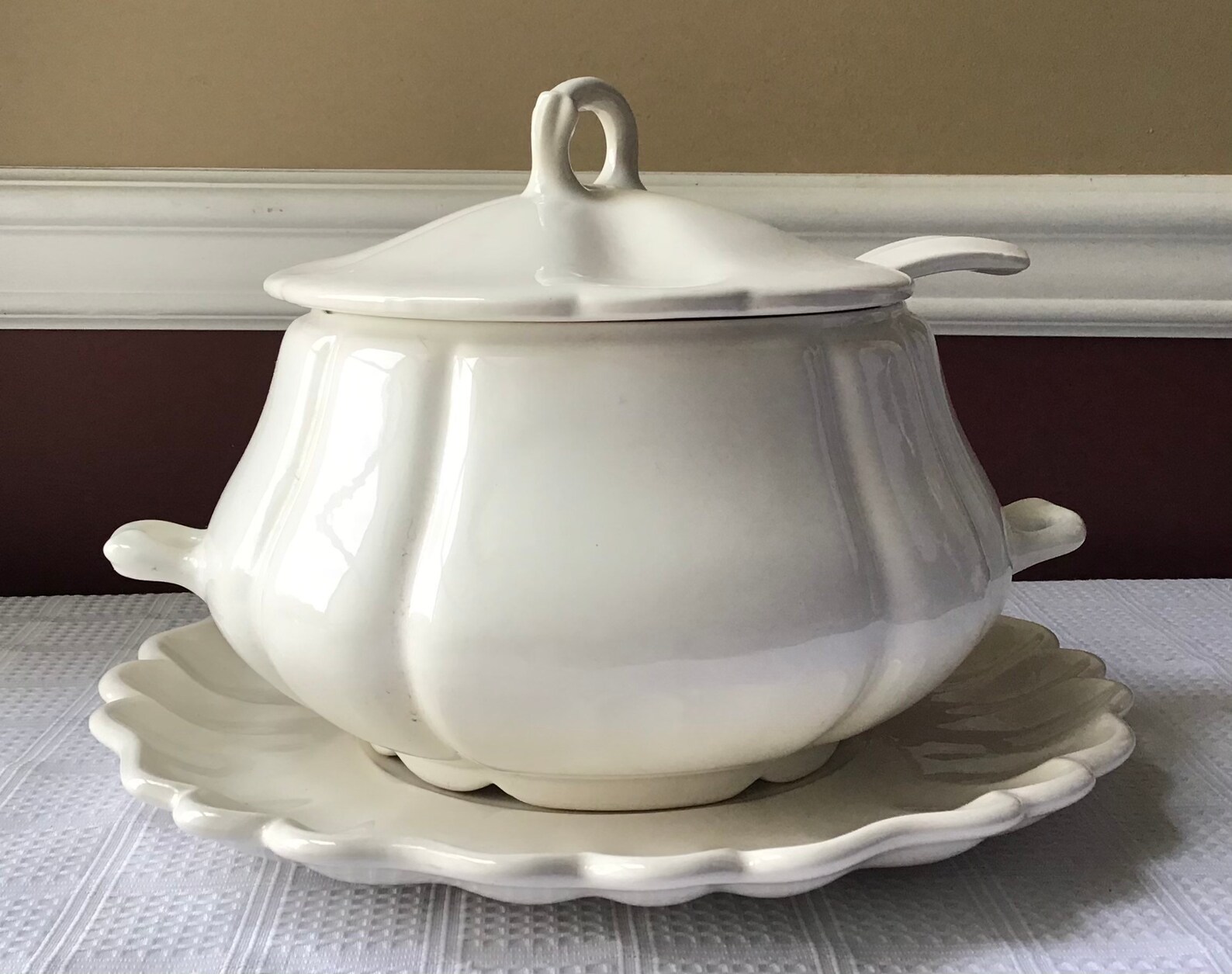Vintage 4-piece California USA White Ceramic Tureen With Spoon & Under ...