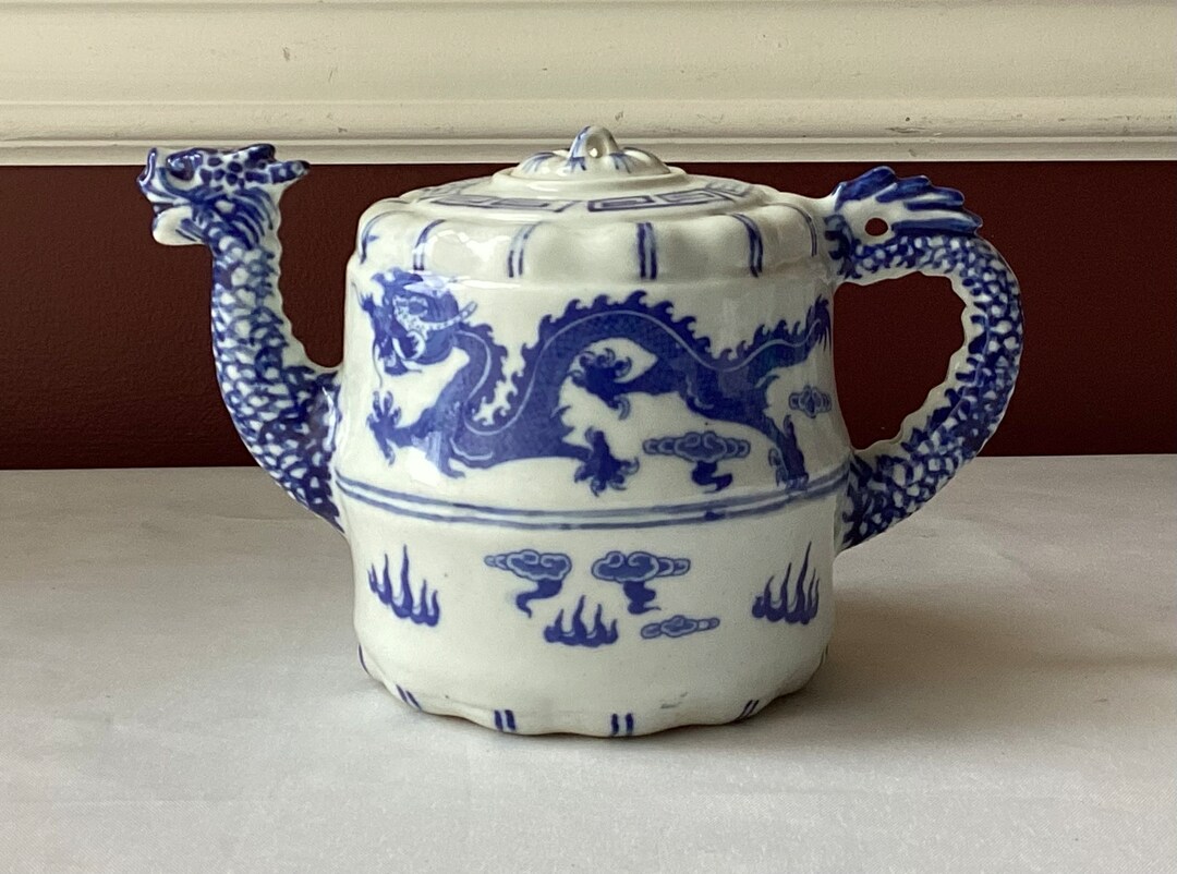 VTG Chinese Porcelain Teapot, Phoenix/dragon Design, Blue & White ...