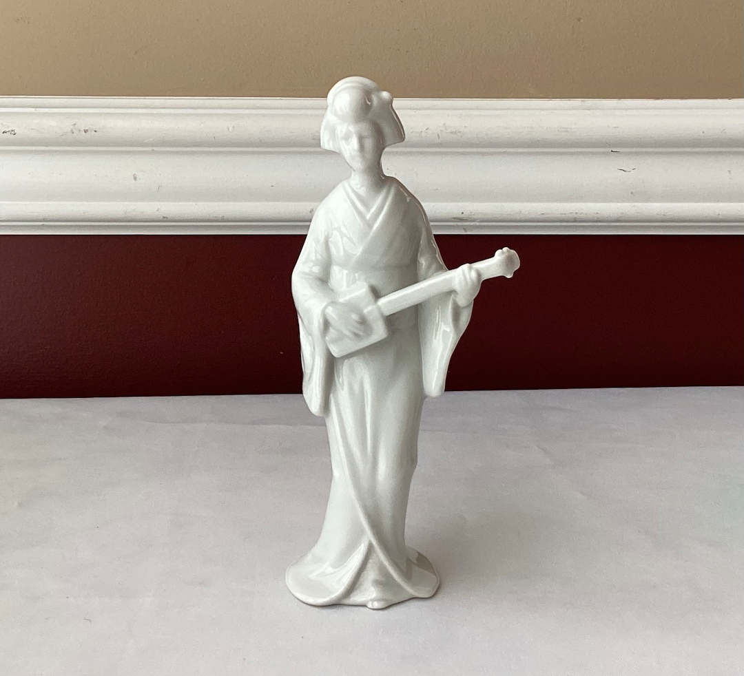 VTG Japanese Porcelain Figurine of a Lady Playing a Satsuma Biwa, 7 ...