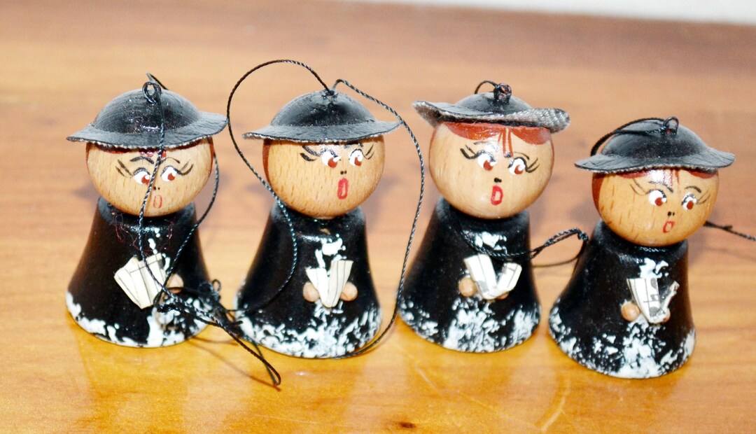 Vintage Wooden Christmas Tree Ornaments Black/white Singer Christmas 4x ...