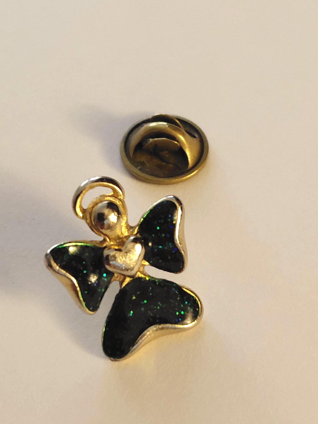 Vintage CAMCO 1980s Gold Tone Emerald Green Glitter Enamel Lapel Hat ...