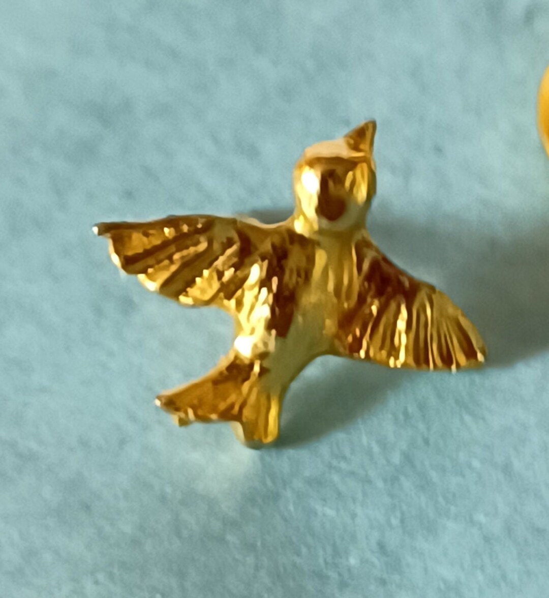 Vintage Miniature Gold Tone Bird Dove in Flight Lapel Hat Tie Pin ...