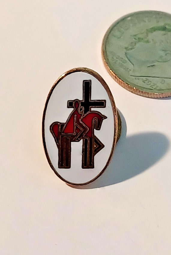 Vintage 1960s crusaders cross - Gem