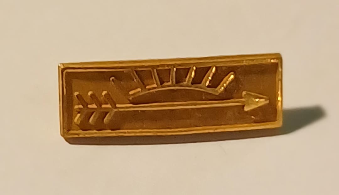Vintage Cub Scouts Arrow of Light Gold Tone Lapel Hat Tie Pin Souvenir ...