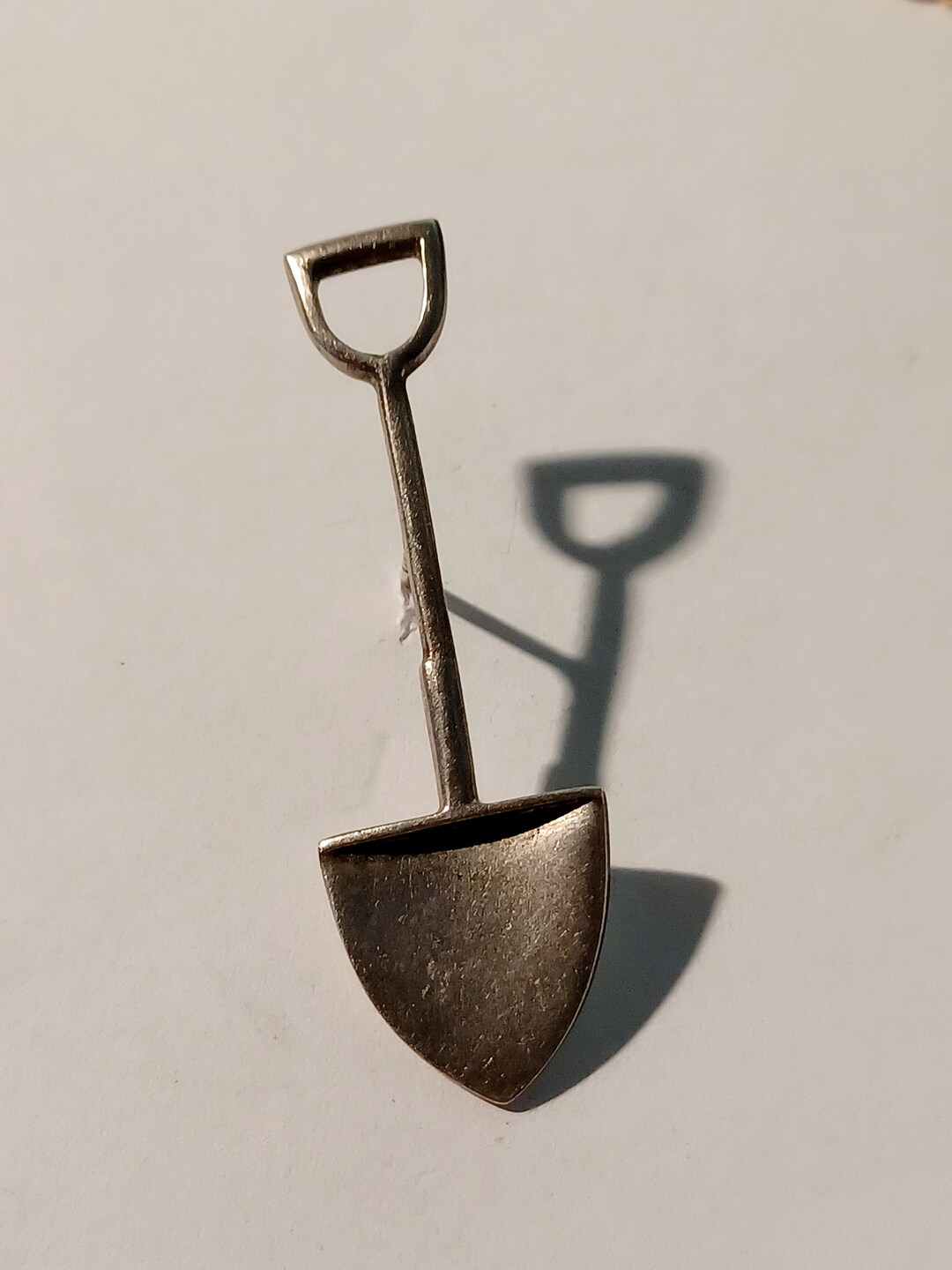 Round Point Spade Silver Tone Pewter Tone Shovel Lapel Hat Tie Pin ...