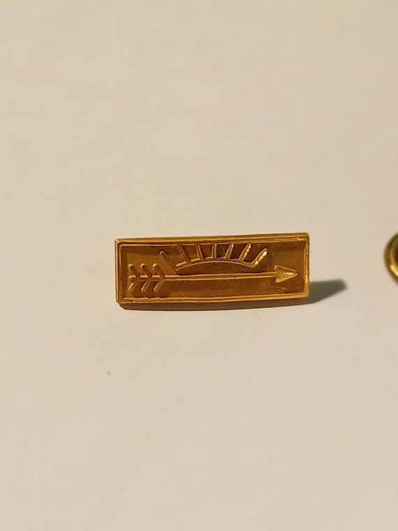 Vintage Cub Scouts Arrow of Light Gold Tone Lapel Hat… - Gem