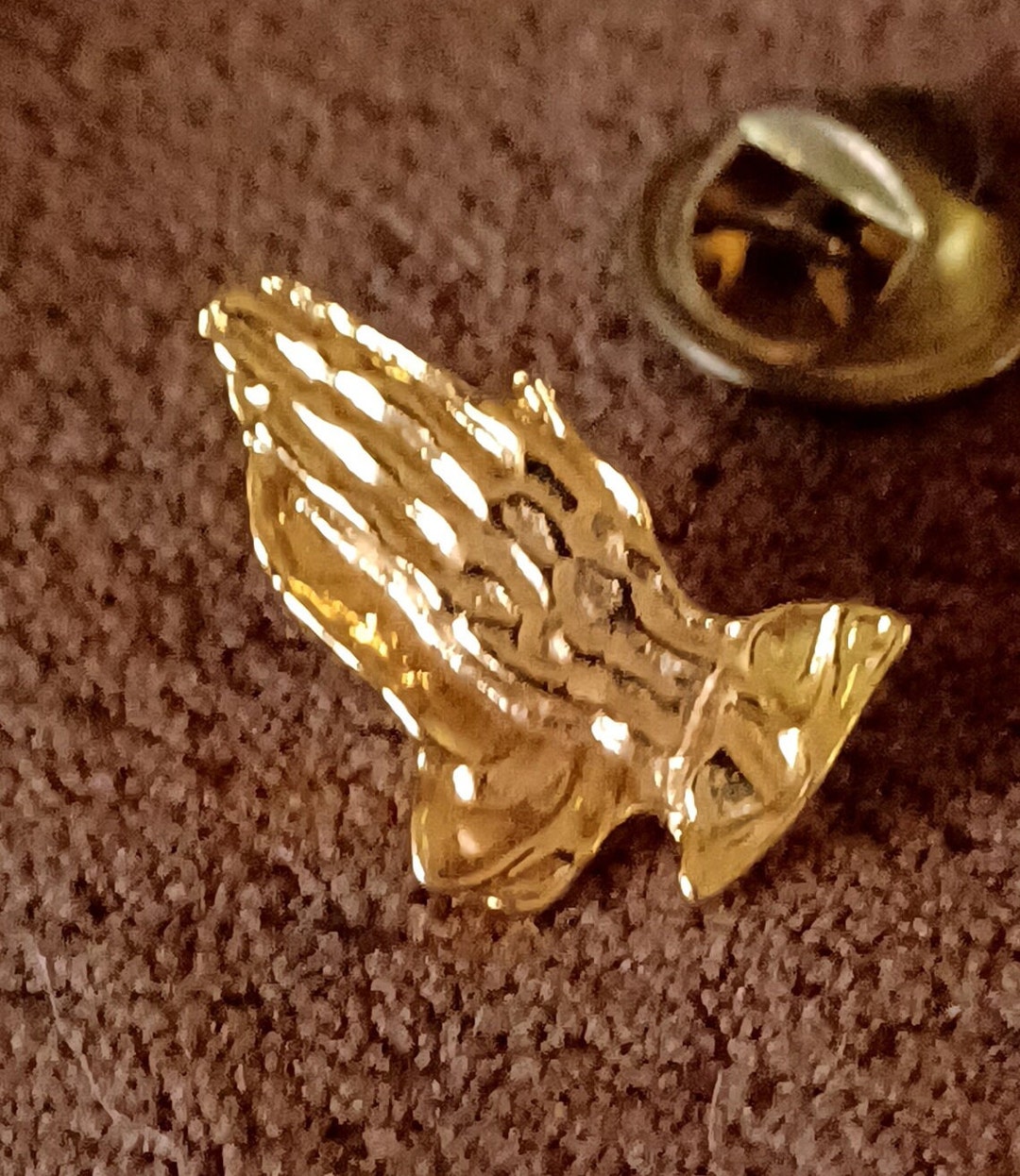 Vintage Gold Tone Praying Hands Christian Religious Lapel Hat Tie Pin ...