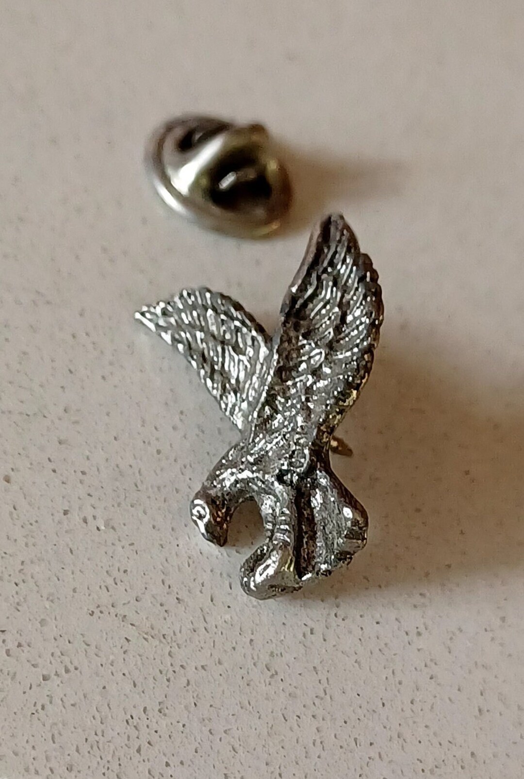 Vintage Silver/pewter Tone Eagle in Flight Lapel Hat Tie Pin Souvenir ...