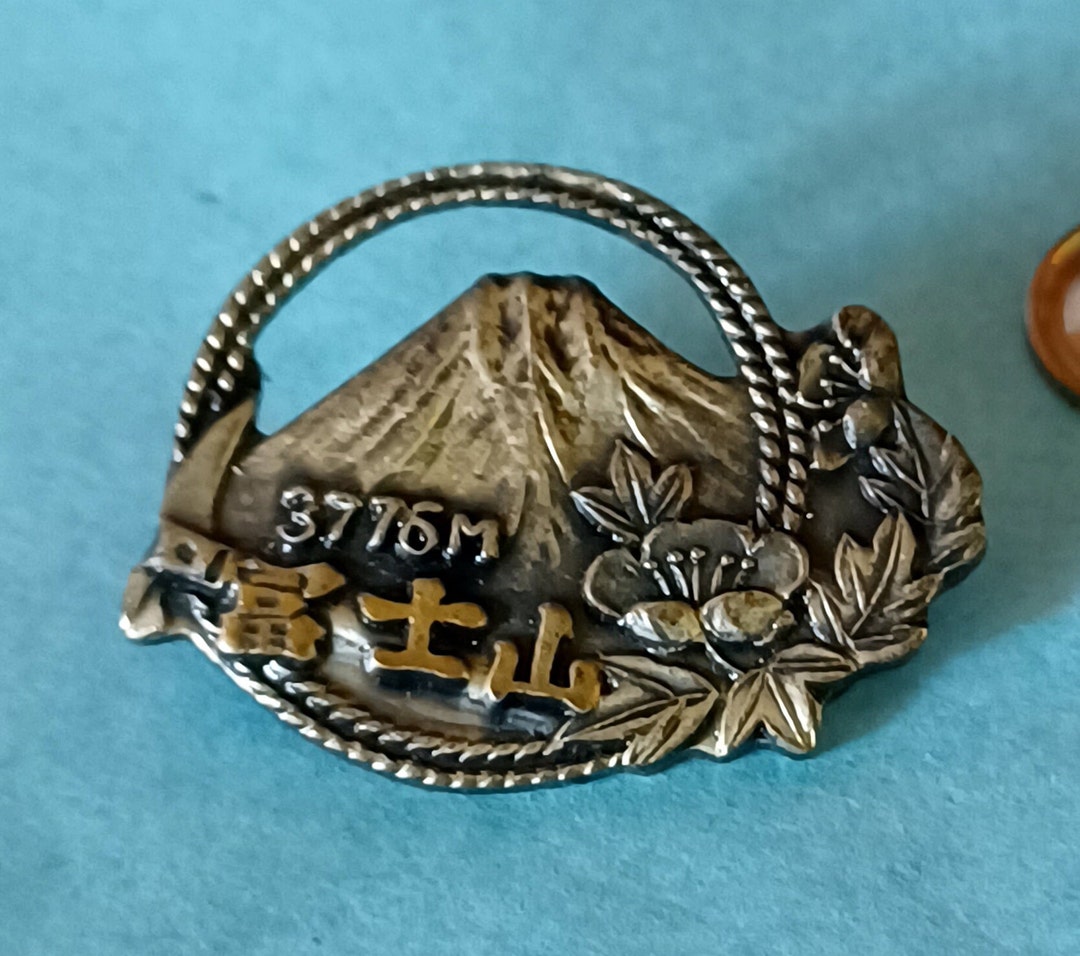 Vintage Mt Fuji Japan Japanese 3776m Silver Gold Tone Screw Back Lapel ...