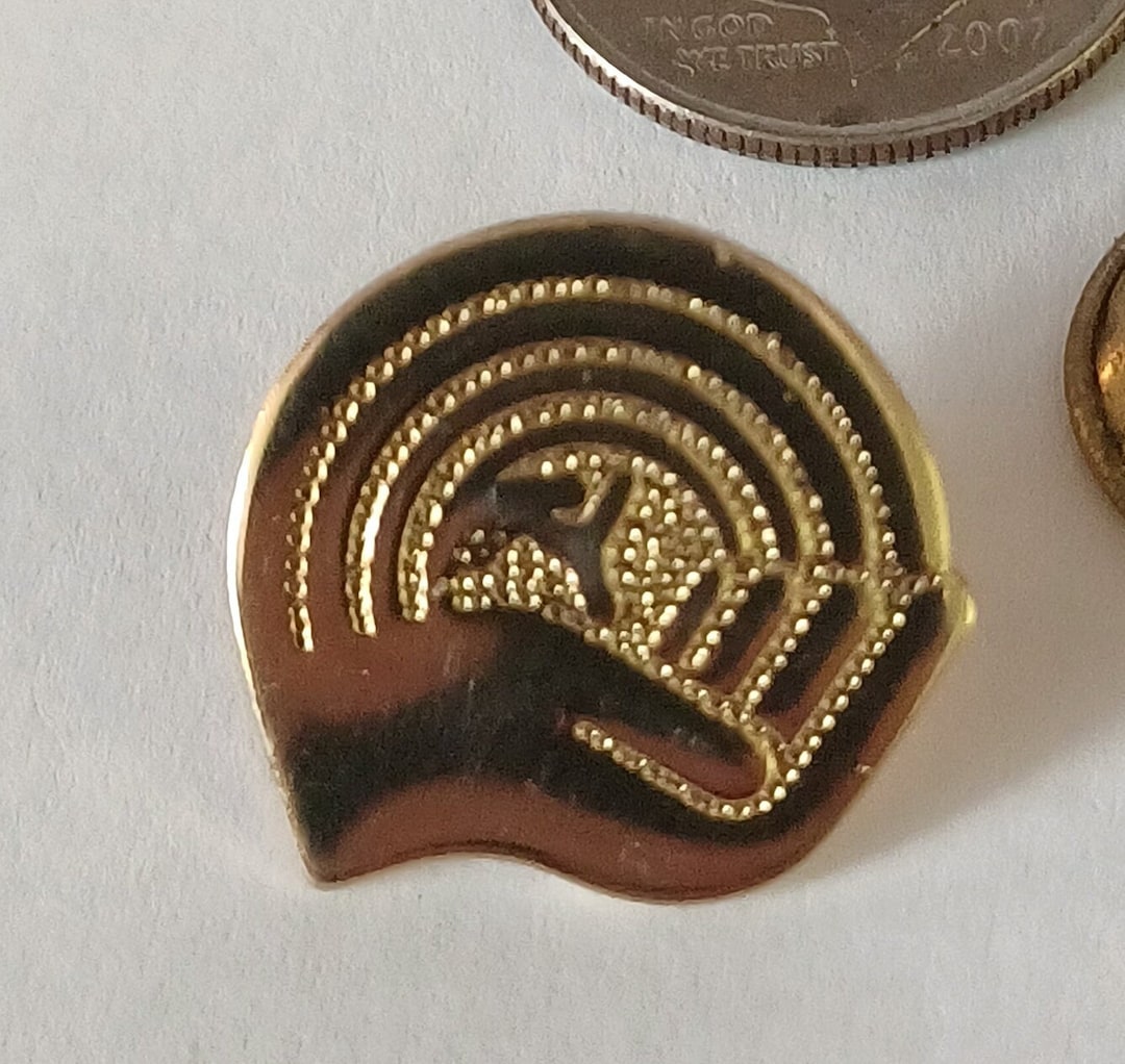 Vintage United Way Helping Hands Gold Tone Lapel Hat Tie Pin Souvenir ...