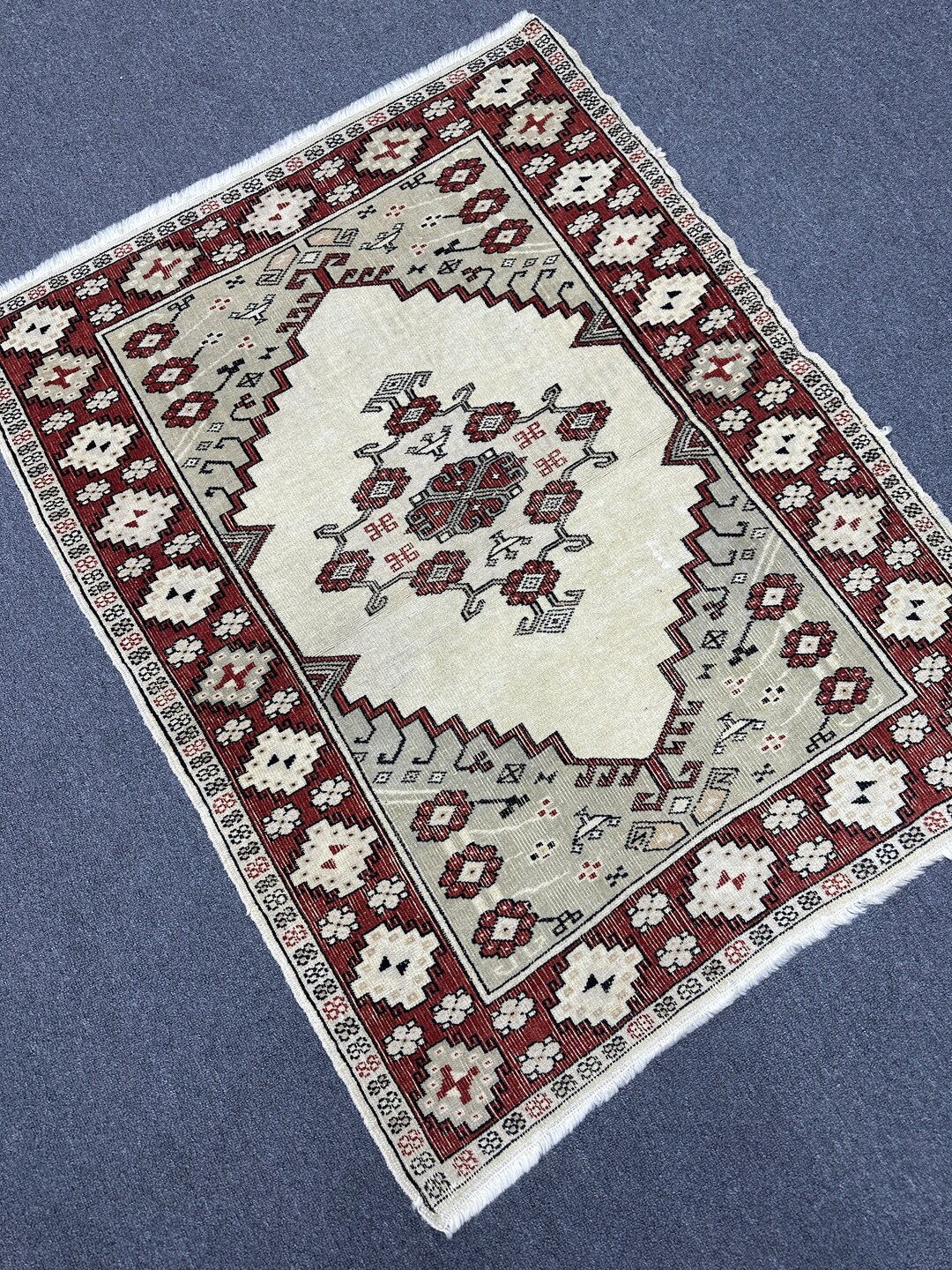 2.10x3.7 Feet Turkish Anatolian Vintage Rug Beige Background,green,gray ...