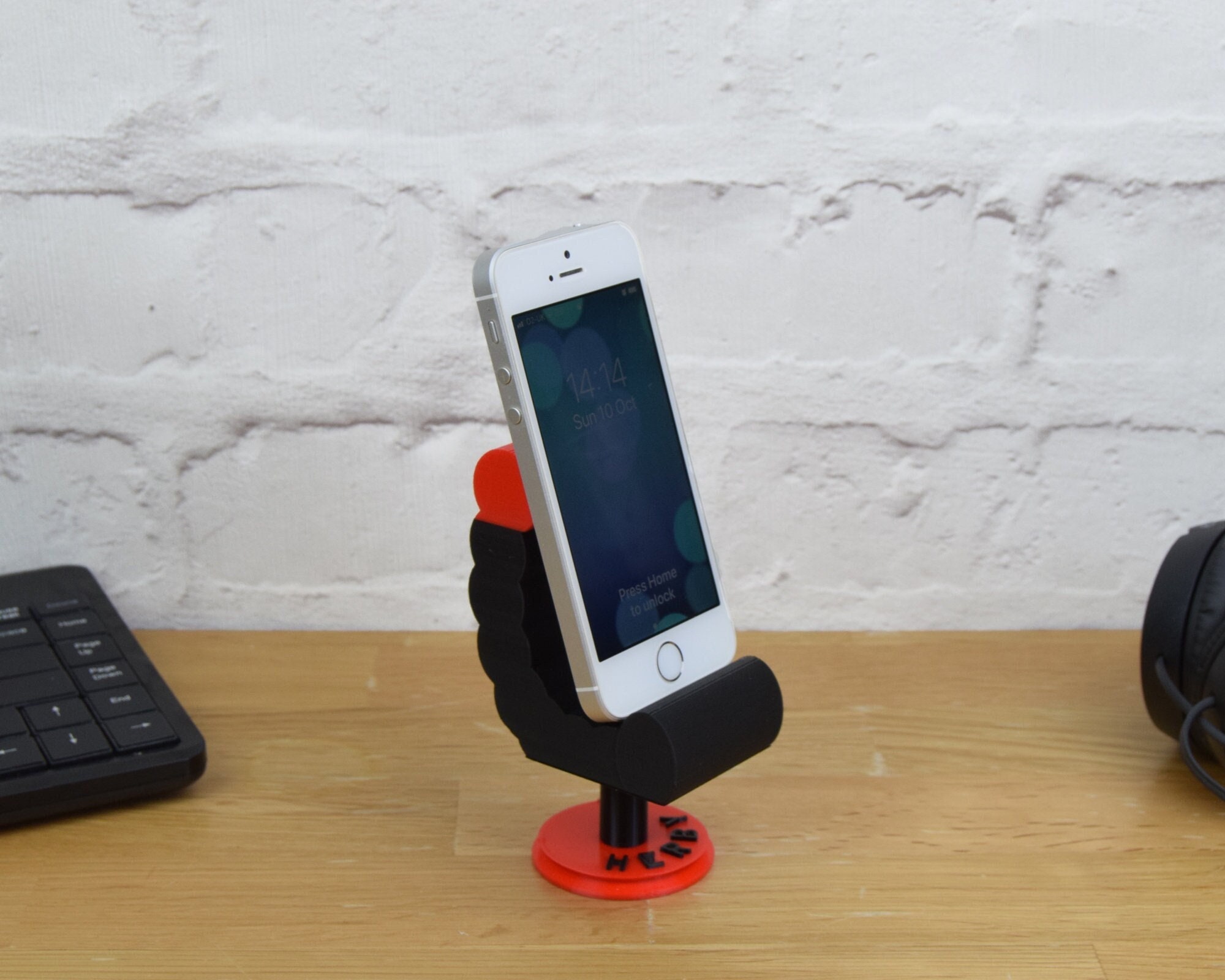 Personalised Gaming Phone Stand. Gaming Phone Holder - Gamers Gift ...