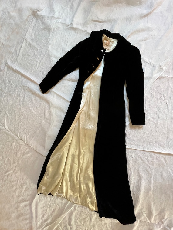Franklin Simon & Co. 1910s - 1920s Long Black Velvet … - Gem