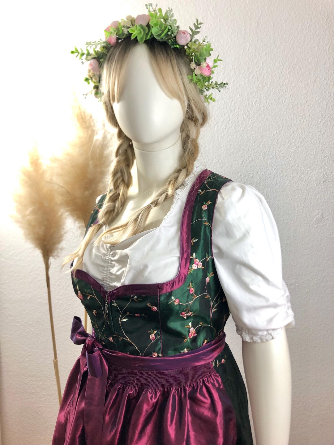 Traje tradicional tirolés de 3 piezas en tamaño midi verde/morado. 48 ...