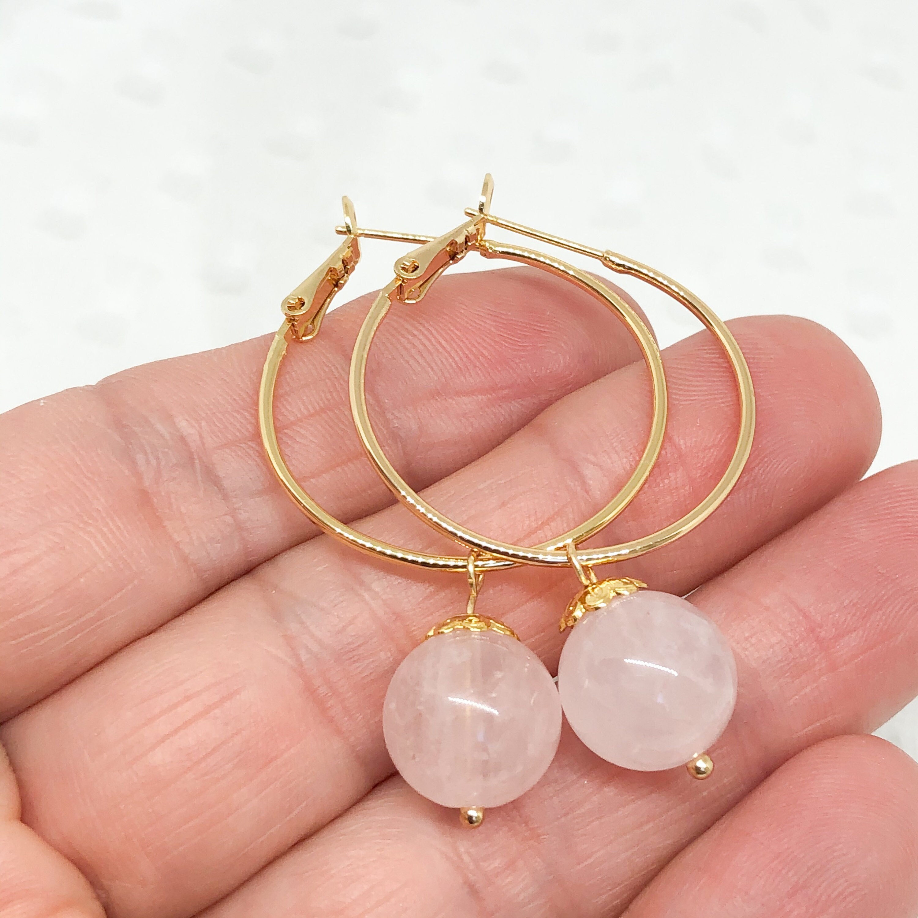 Vergoldete Messing Creolen mit Rosenquarz Perle, Braut Schmuck ...