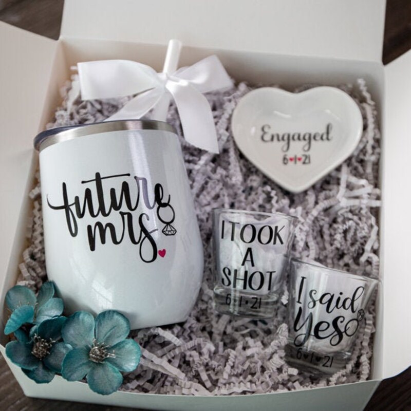 Engagement Gift for Bride - 60+ Gift Ideas for 2024