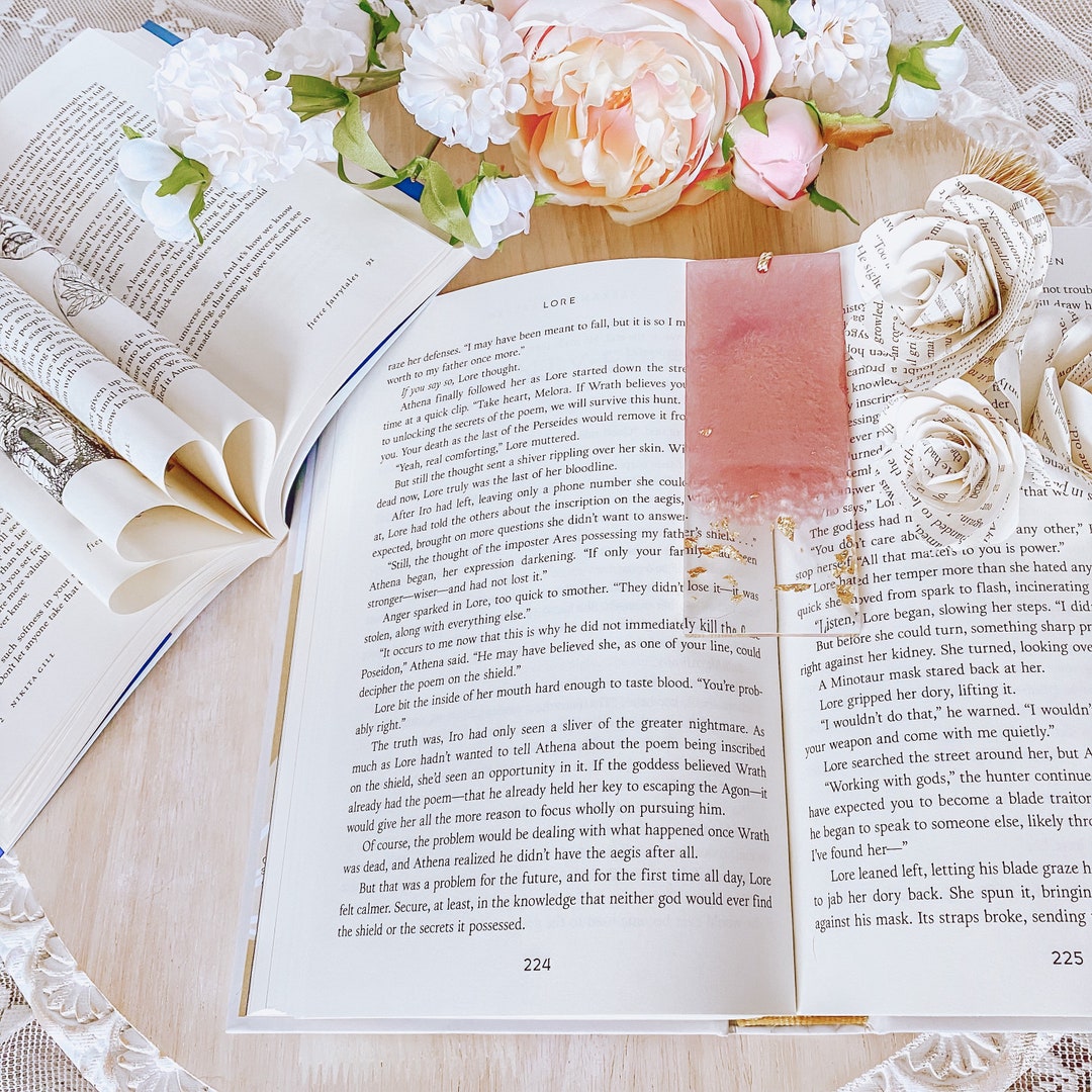 Kiss at Sunset Bookmark - Etsy