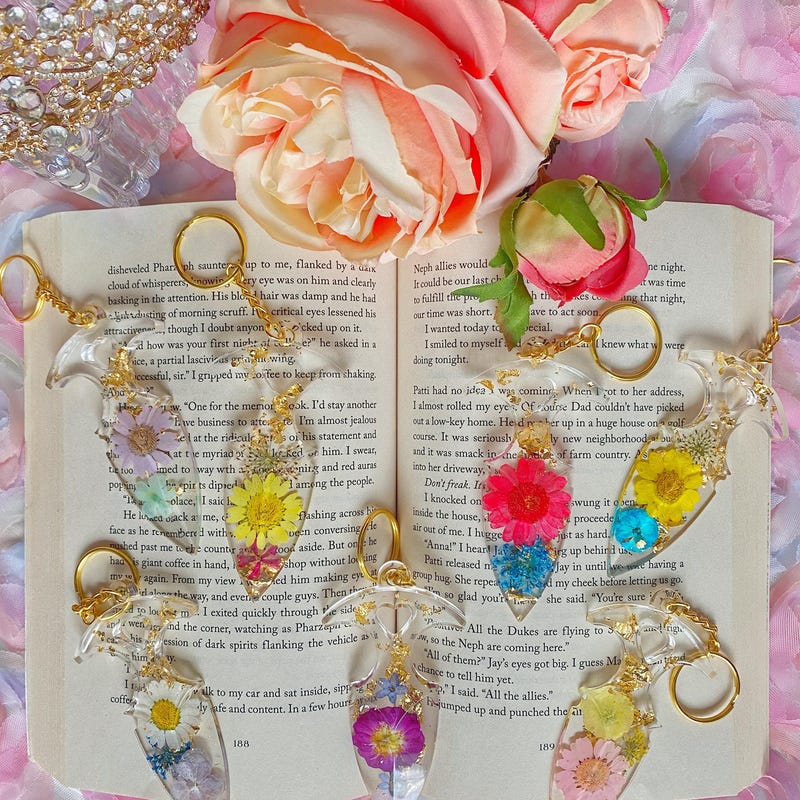 Resin Flower Keychain - Etsy