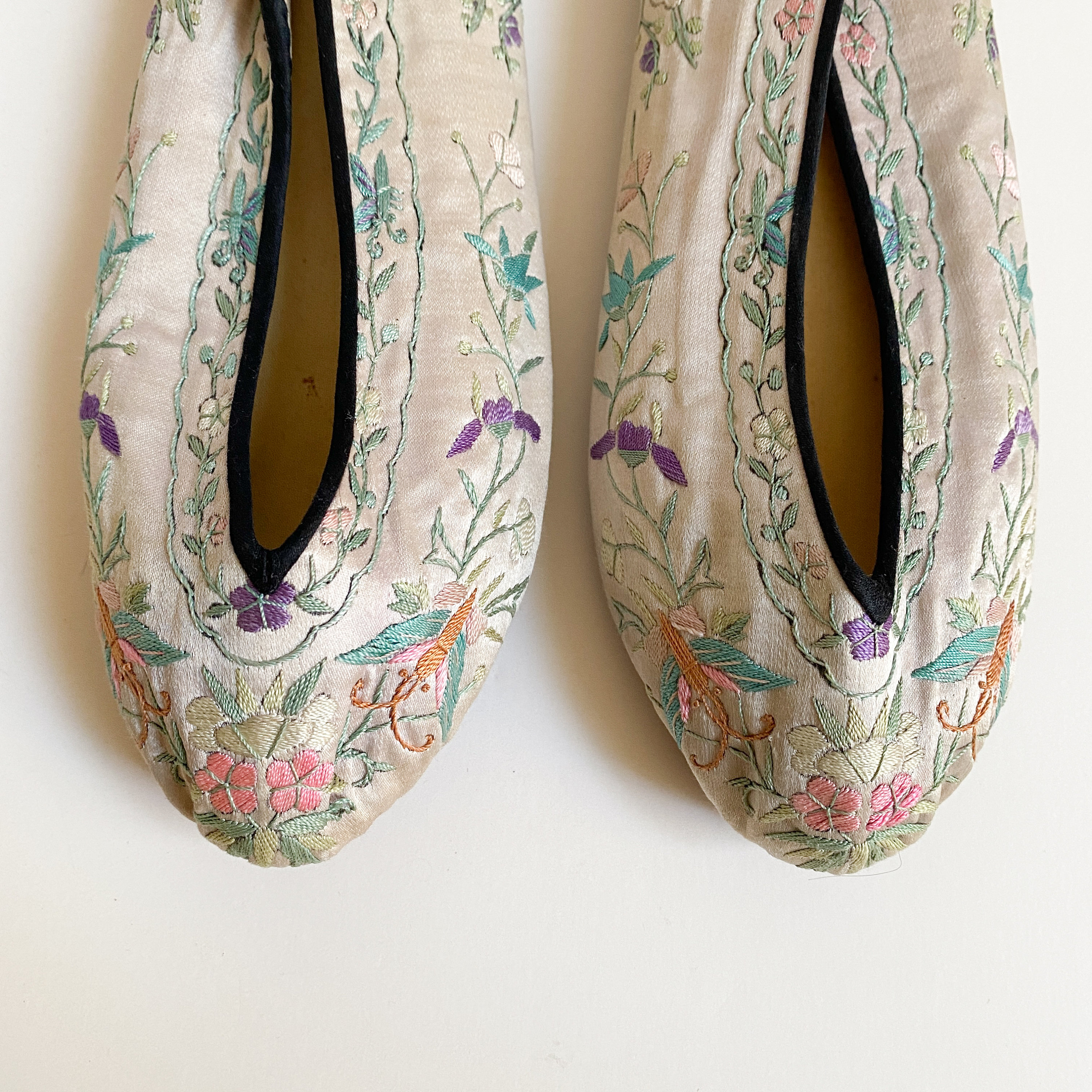 Antique Vintage 1920s/1930s Chinese Hand Embroidered Silk Slippers ...