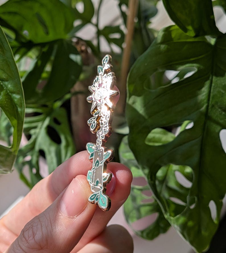 Nim's Mace Pin - Medieval - Friendship Gift - Hard Enamel - Gold Metal ...