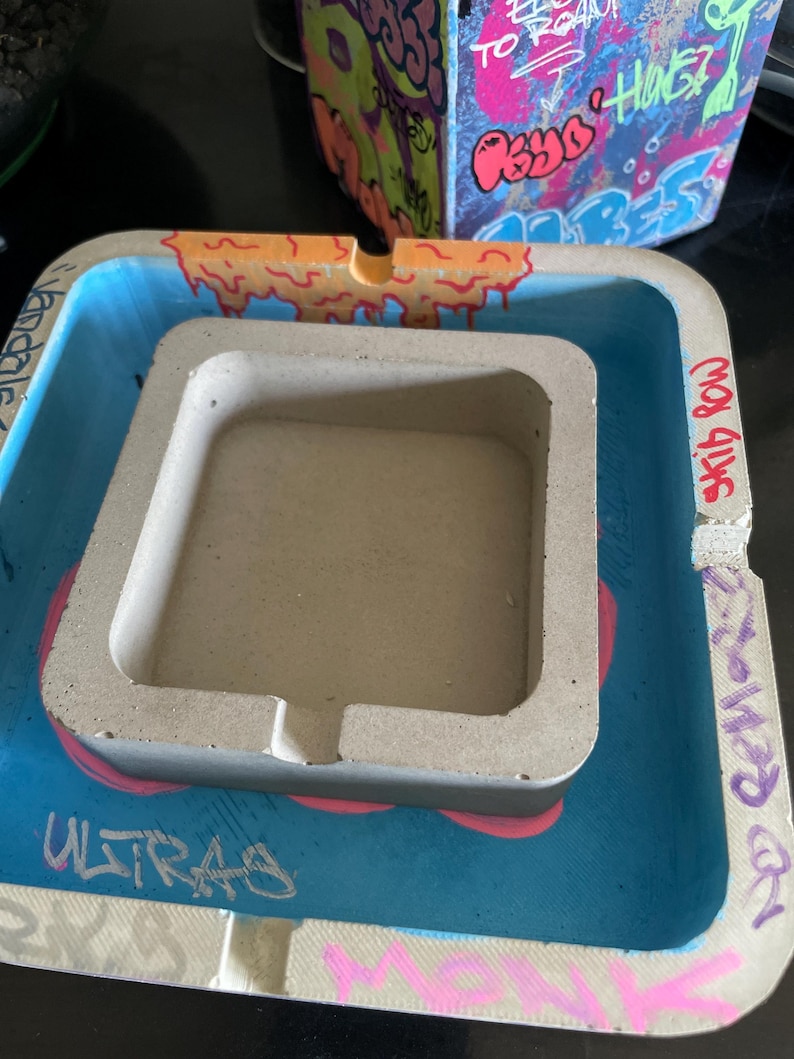 Graffiti Concrete Ashtray XXL - Street Art Design Urban Ash Tray Xtra ...