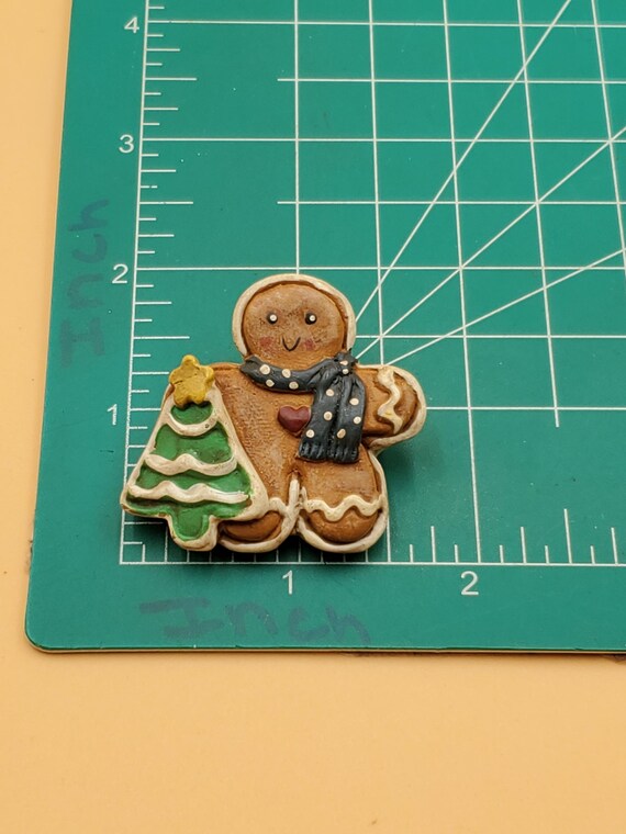 Vintage small Gingerbread man holiday pin - Gem